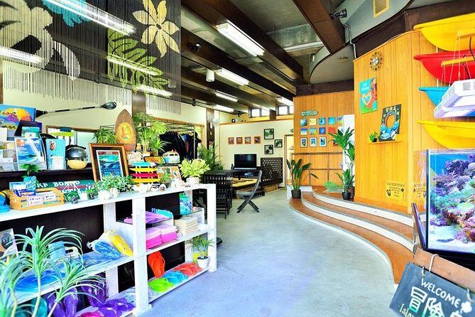 [Okinawa Blue Cave] Snorkeling and easy boat holding! Private system Very satisfied with the beautiful facilities of the shop (with photo and video shooting service) - The Private Guide and Charter System