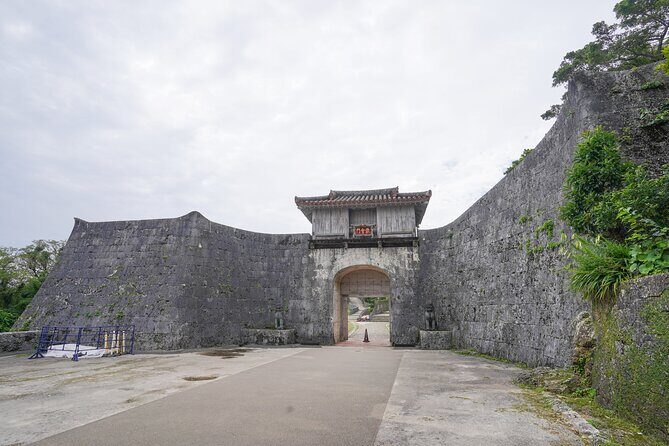 Okinawa Shuri Castle Peace Walking Tour - Traditional Okinawan Lunch at Sui-Dunchi