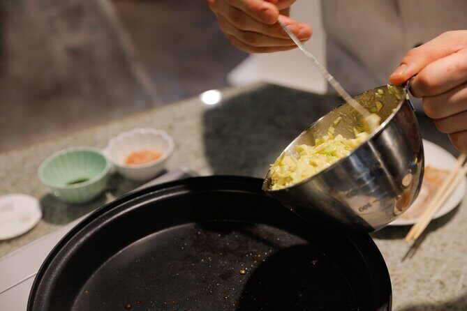 Okonomiyaki making experience~Japanese popular food - Who Will Love This?