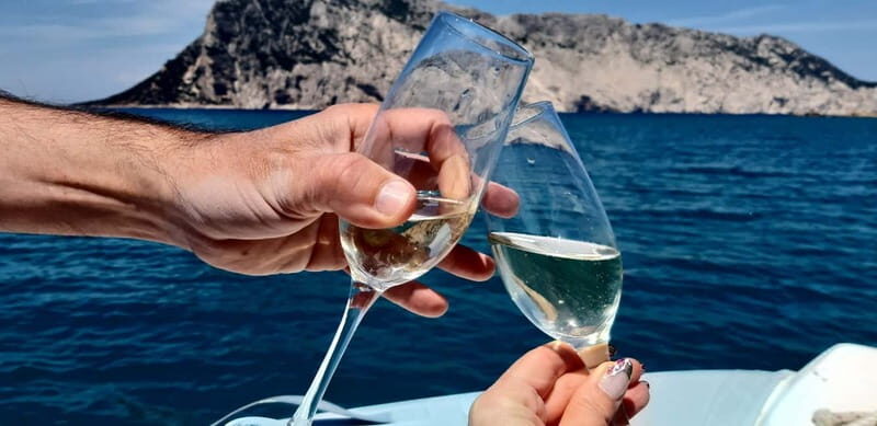 Olbia: Boat tour to watch Dolphins and snorkeling - Discovering Olbia’s Dolphin and Snorkeling Boat Tour