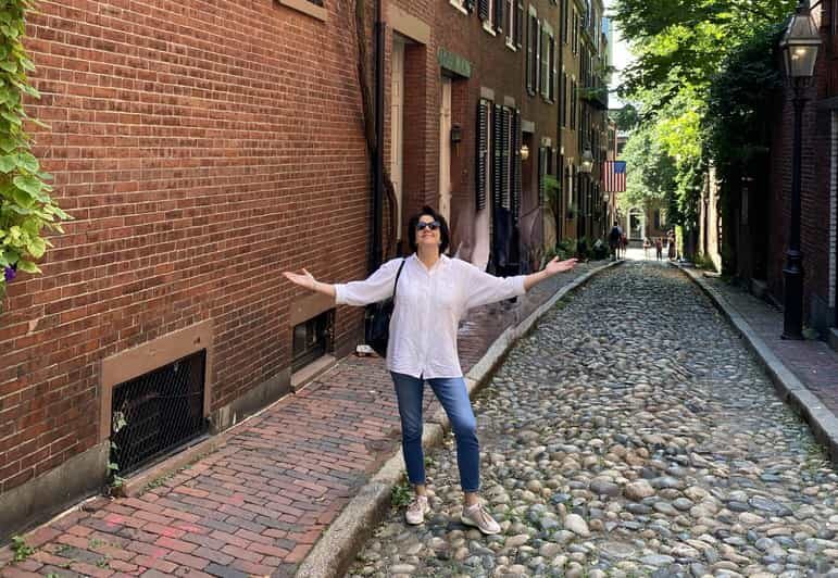 Old Boston: Beacon Hill & Back Bay Walking Tour in French - A Closer Look at the Tour Experience