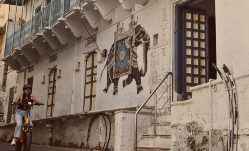 Old City Street Photography E-bike Tour - Key Points