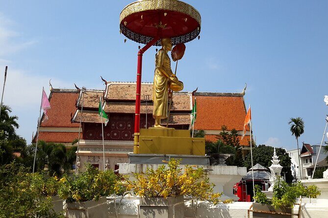 Old city & temples tour + Doi Suthep temple & famous CNX. lunch - FAQs