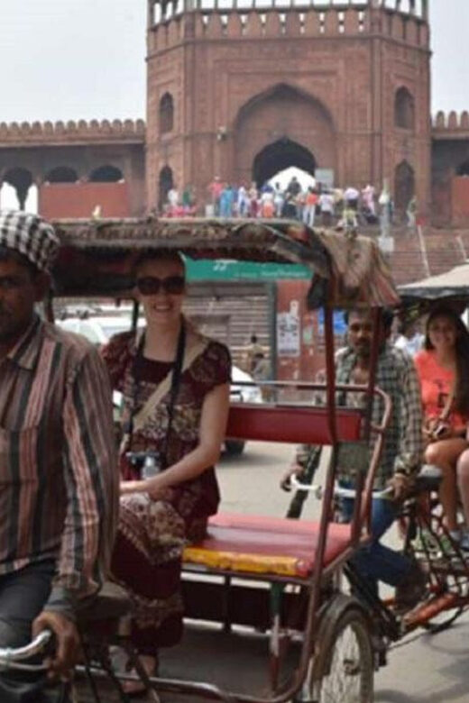 Old Delhi: 3-Hour Tuk-Tuk/Rickshaw Tour - Visiting a Sikh Gurudwara