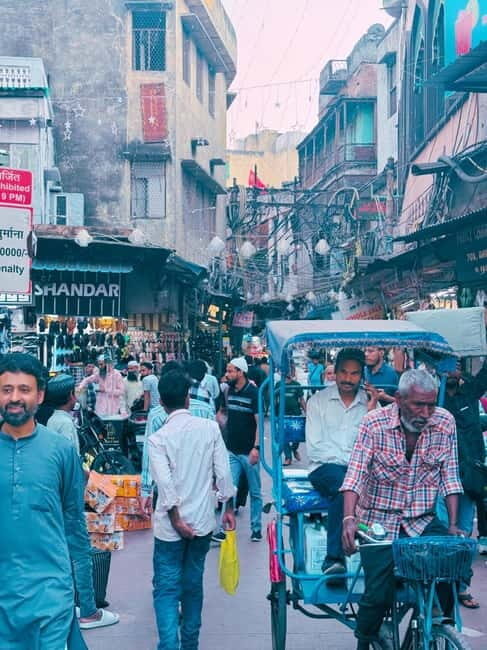 Old Delhi Temples and Spice Market Tour - Exploring the Spice Market: Khari Baoli