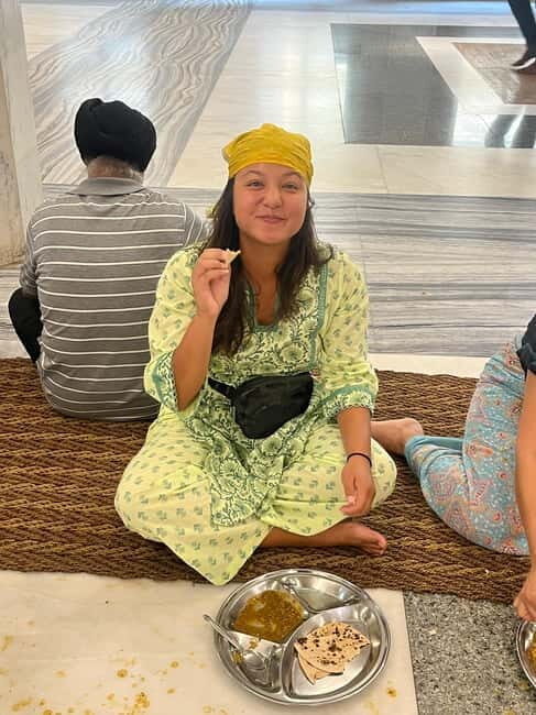 Old Delhi Walk with Food Tastings - Visiting the Historic Sikh Gurdwara