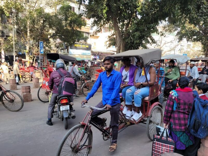 Old Delhi's Chandni Chowk Tuk Tuk/Rickshaw Tour - Community Engagement at Gurudwara Sis Ganj