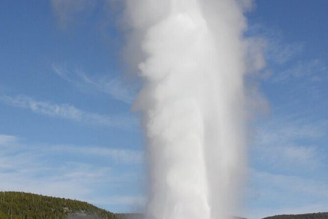 Old Faithful - Lower Loop Yellowstone - Group Tours. 4 People Min, 8 Max - The Value of Guided Tours in Yellowstone