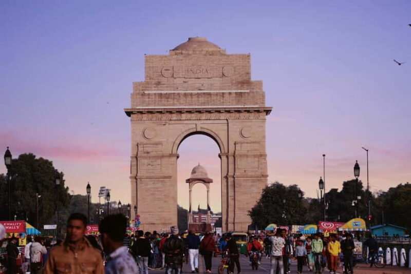 Old & New Delhi Guided Tour with Insightful Slum Experience - Key Points