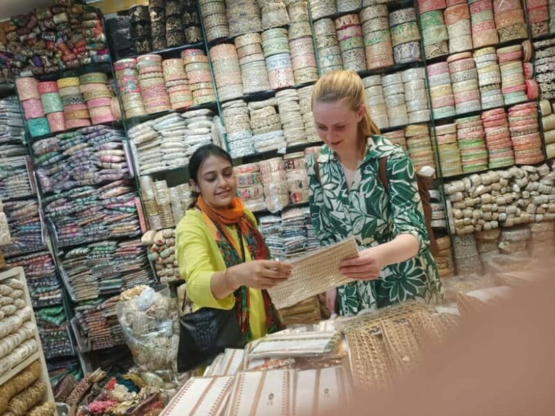 Old & New Delhi Shopping Tour with Female Consultant - Key Points