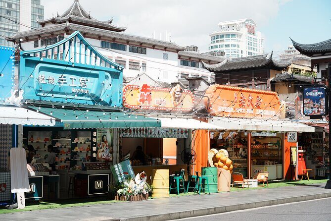 Old Shanghai Footprints Yu Garden Walking Tour - Exploring Old Shanghai: A Walk Through Time