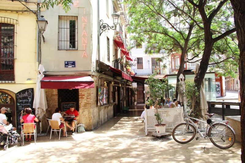 "Old Town" Private Guided Tour on Bike, E-Bike or E-step - Key Points