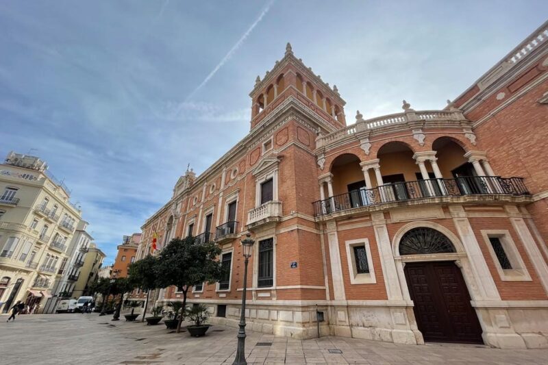 "Old Town" Private Guided Tour on Bike, E-Bike or E-step - The Value of a Private Guided Tour