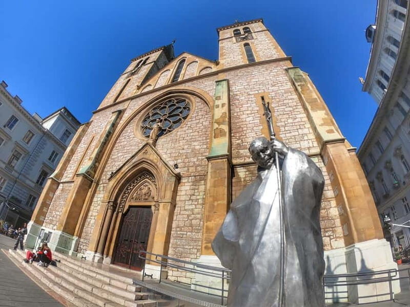 Old Town Sarajevo Walking Tour - Meeting Point and Initial Impressions