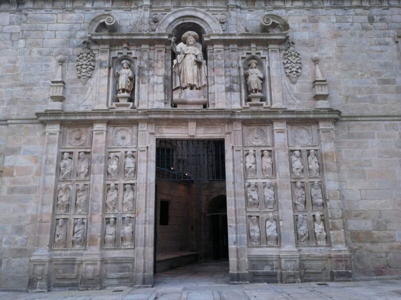 Old town walking tour in a small group - Who Should Book This Tour?