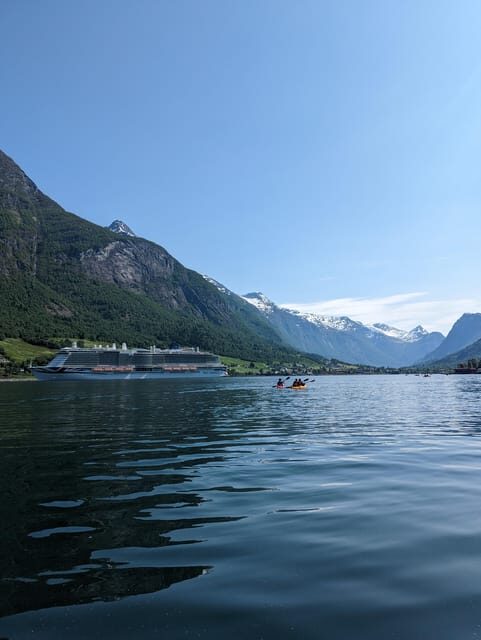 Olden: Guided beginner friendly fjord kayaking.Local company - The Value of the Tour