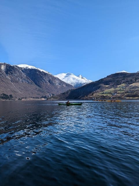 Olden: Guided beginner friendly fjord kayaking.Local company - FAQ