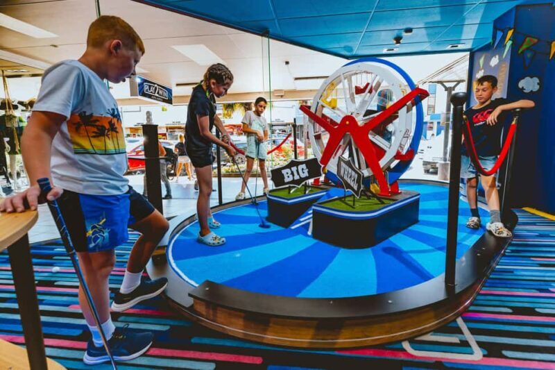 Oldenburg: Puttbrothers Adventure Mini Golf - Game Modes and Challenges for All Types of Players