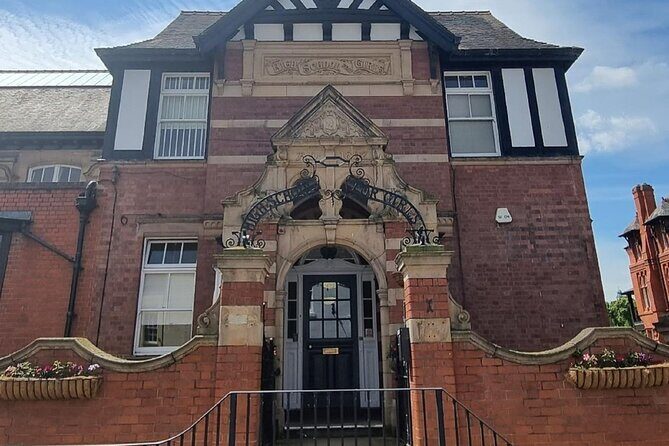 On the Origins of Charles Darwin: A Self-Guided Audio Tour of Shrewsbury - The Sum Up: Who Should Consider This Tour?