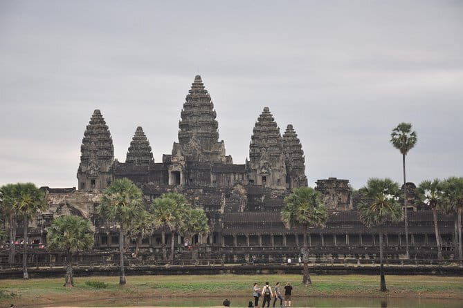 One day Angkor Wat sunrise with Lunch - Key Points