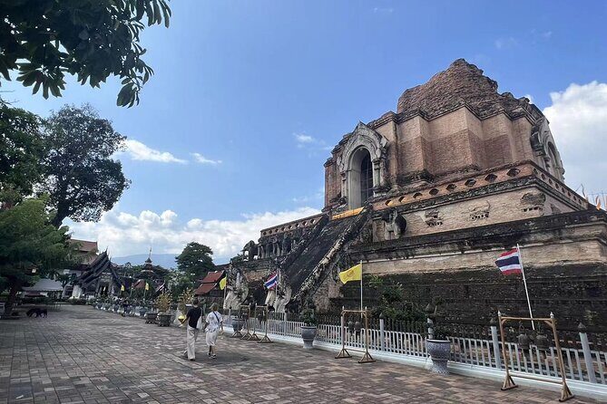 One Day Chiang Mai City Private Tour With Local Lunch - Key Points