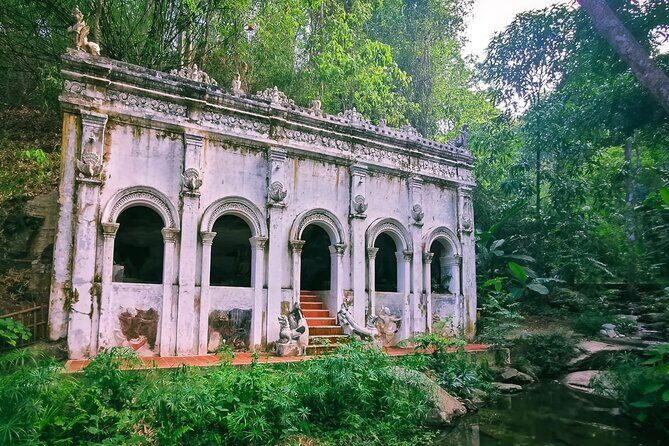 One day Doi Suthep Temple, Palad Temple & Sticky waterfall - The Fun and Fascination of Sticky Waterfalls