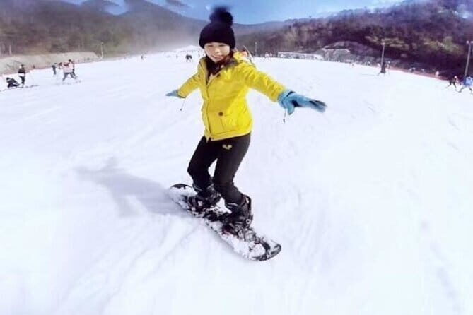 One-day Hangzhou Winter Skiing, Snowboarding and Hot Spring Trip - The Journey Begins: From Hangzhou to Daming Mountain