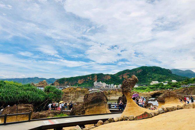 One-day private chartered car tour in Taipei: Yehliu, Jiufen, Pingxi, North Coast popular attractions with chartered car, professional Chinese/English driver - FAQs