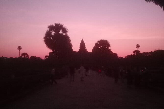 One Day Tour cover with Major Temples and sunset - FAQ