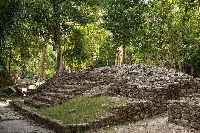 One Day Tour to Chacchoben Mayan City and Bacalar Lagoon with a Certified Guide - Authenticity and Traveler Experience