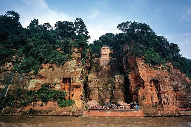 One Day Trip to Chengdu Panda Base and Leshan Buddha Tour - Key Points