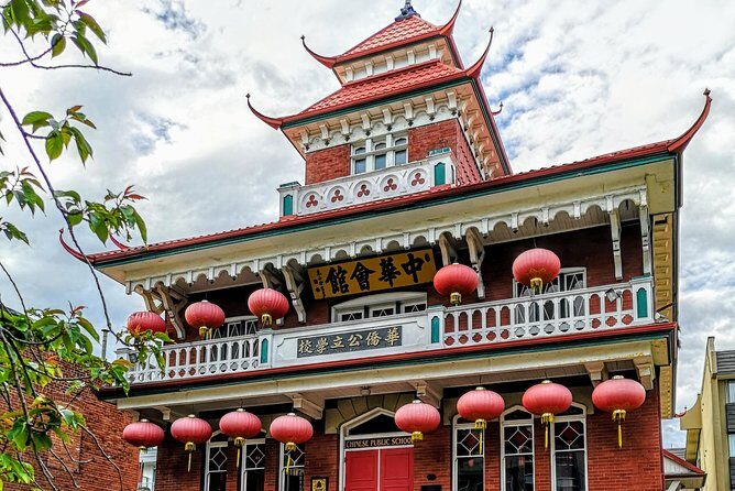 One-Hour Luxury City Tour of Victoria - An Authentic and Comfortable Introduction to Victoria