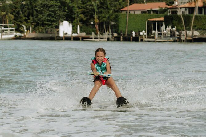 One Hour Waterskiing Lesson: Ultimate Miami Thrills - The Setting: Scenic Views & Private Atmosphere