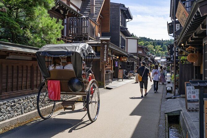 One Way Bus from Kanazawa to Takayama with a stop at Shirakawago - FAQ