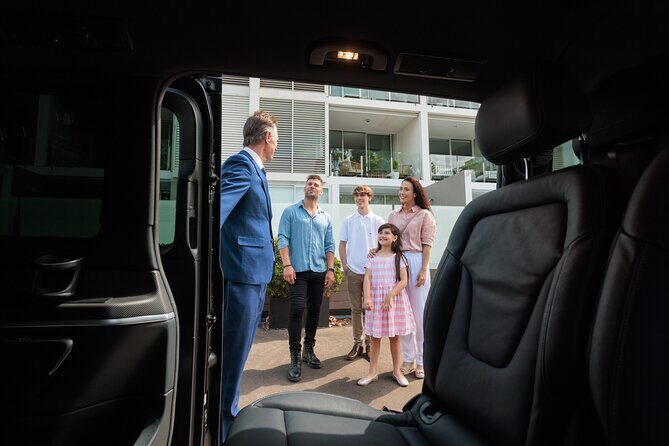 One Way Luxury Transfer to Gold Coast Theme Parks - FAQ