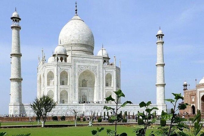One Way Private Transfer Delhi to Agra Including Guided Tour - Key Points