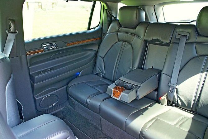 One-Way Private Transfer from Downtown Chicago to ORD by Sedan - FAQ