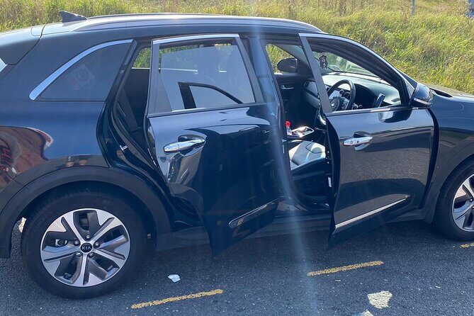 One Way Taxi Transfer from Heathrow Airport to Gatwick Airport - The Vehicle and Amenities