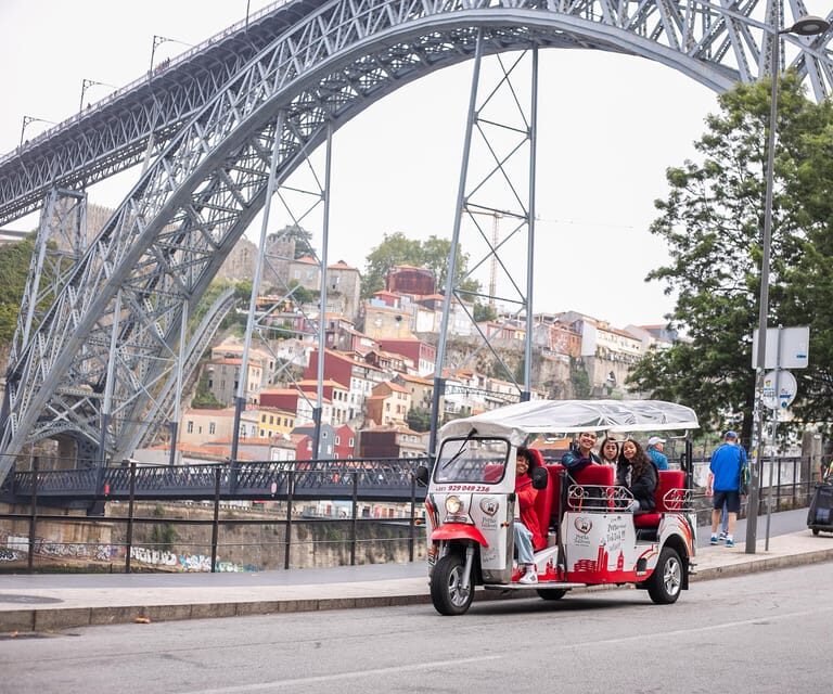 Oporto Tuk Tuk Tour: Among bridges and mysteries - 1.30h - The Experience of Porto’s Bridges in a Nutshell