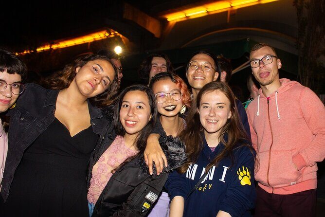 Original Paris Pub Crawl - The Group Atmosphere and Guides