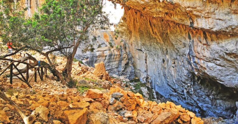 Orosei-Dorgali-Oliena: Hike to nuragic village of Tiscali - Key Points