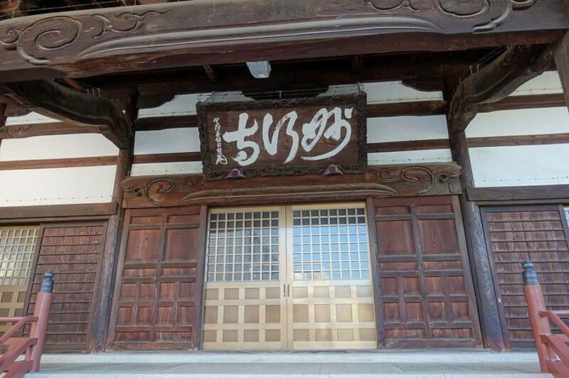 Osaka: 2-Day Castle Tour, Meditation, and Waterfall Hike - Finding Inner Peace at Mykoku-ji Zen Temple