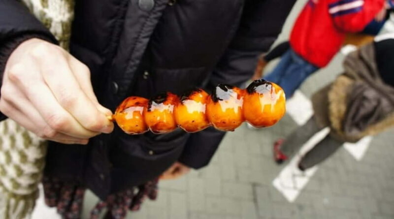 Osaka: Food Tour Kuromon Market & Dotonbori with Guide - What Makes the Experience Stand Out?
