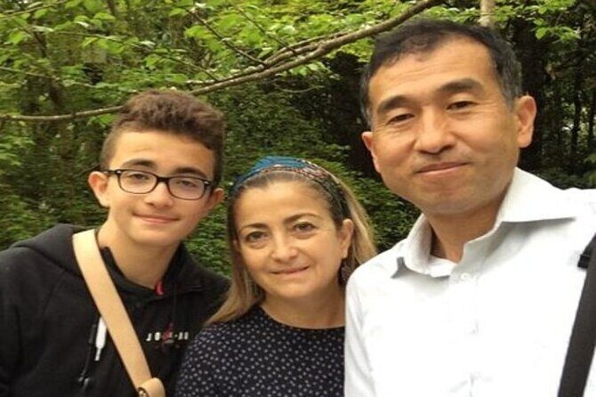 Osaka Must-See and Hidden Gems Walking Tour With A Guide - Authenticity and Guide Expertise