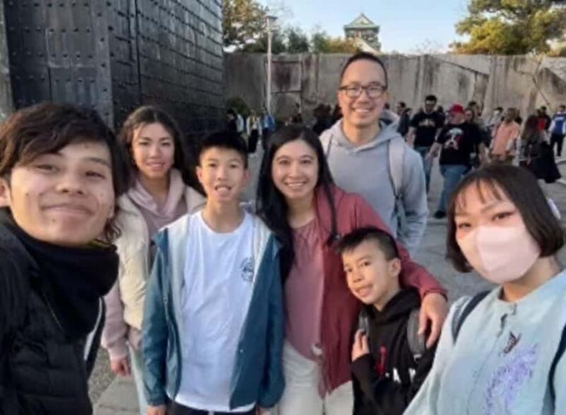 Osaka: Osaka Castle Guided Tour with Local History Expert - Key Points