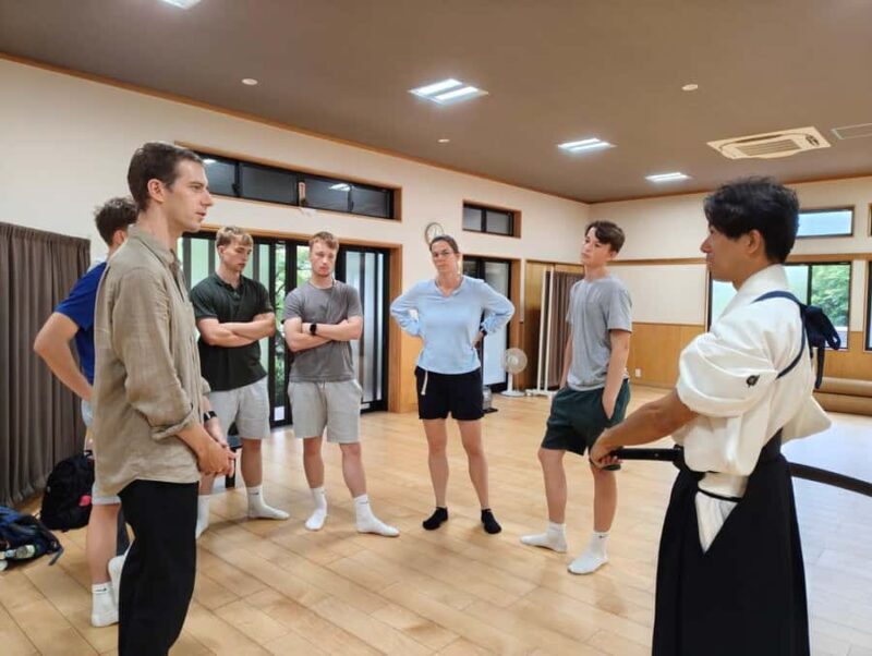 Osaka: Samurai Sword Experience at Historic Kzu Shrine - Who Should Consider This Tour?