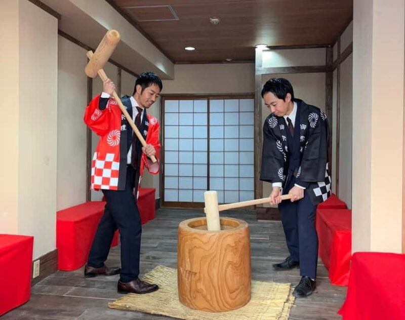 Osaka: Traditional Mochi Pounding Experience with Tasting