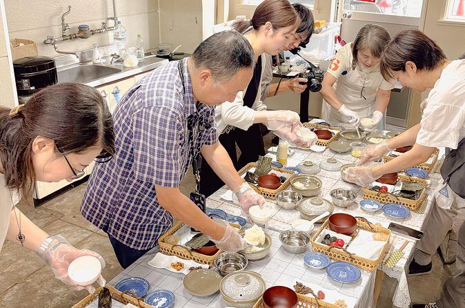 Otaru Merchant Spirit Onigiri Class with a Seafood Expert - Who Will Love This Tour?