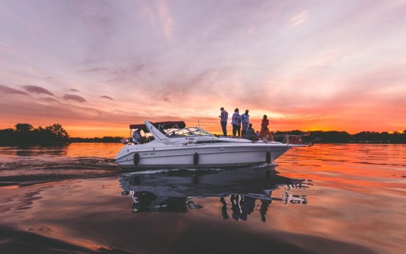 Ottawa: Downtown Yacht Cruise - Wed-Sun @ 6PM - 75 Minutes - Setting the Stage: What You Can Expect
