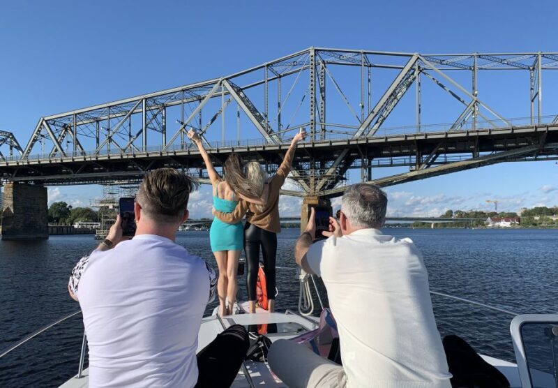 Ottawa: Downtown Yacht Cruise - Wed-Sun @ 6PM - 75 Minutes - Accessibility and Considerations
